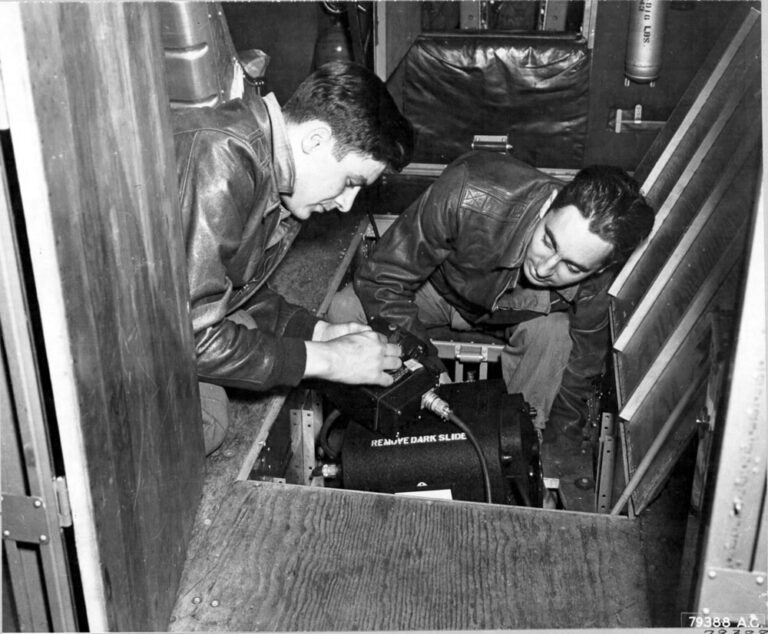 WWII K-24 Aerial Camera - USRadioguy.com