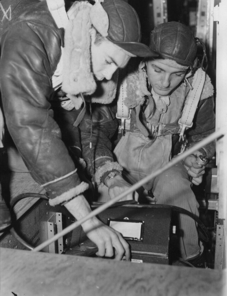 WWII K-24 Aerial Camera - USRadioguy.com