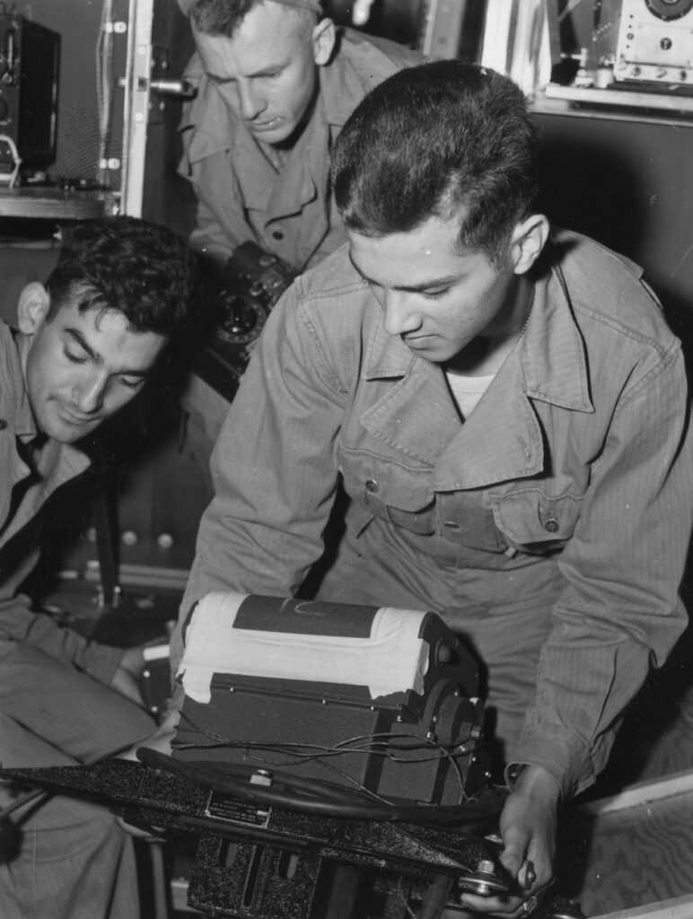 WWII K-24 Aerial Camera - USRadioguy.com