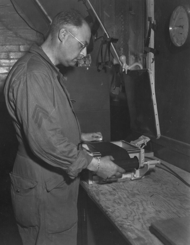 WWII K-24 Aerial Camera - USRadioguy.com