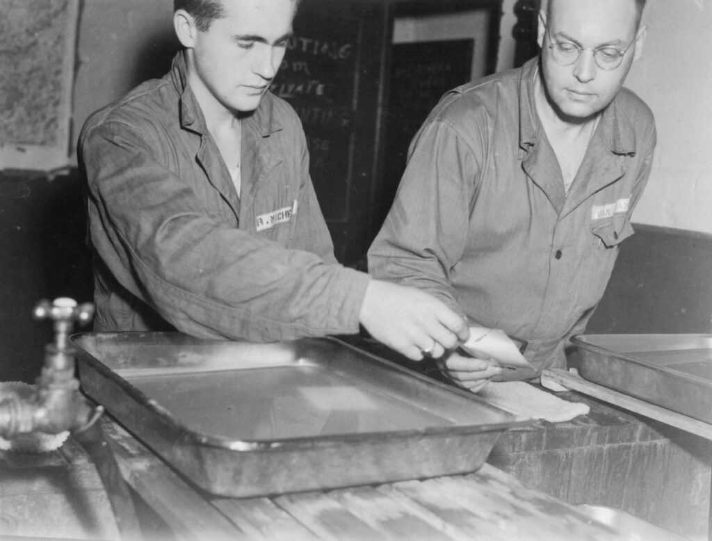 WWII K-24 Aerial Camera - USRadioguy.com