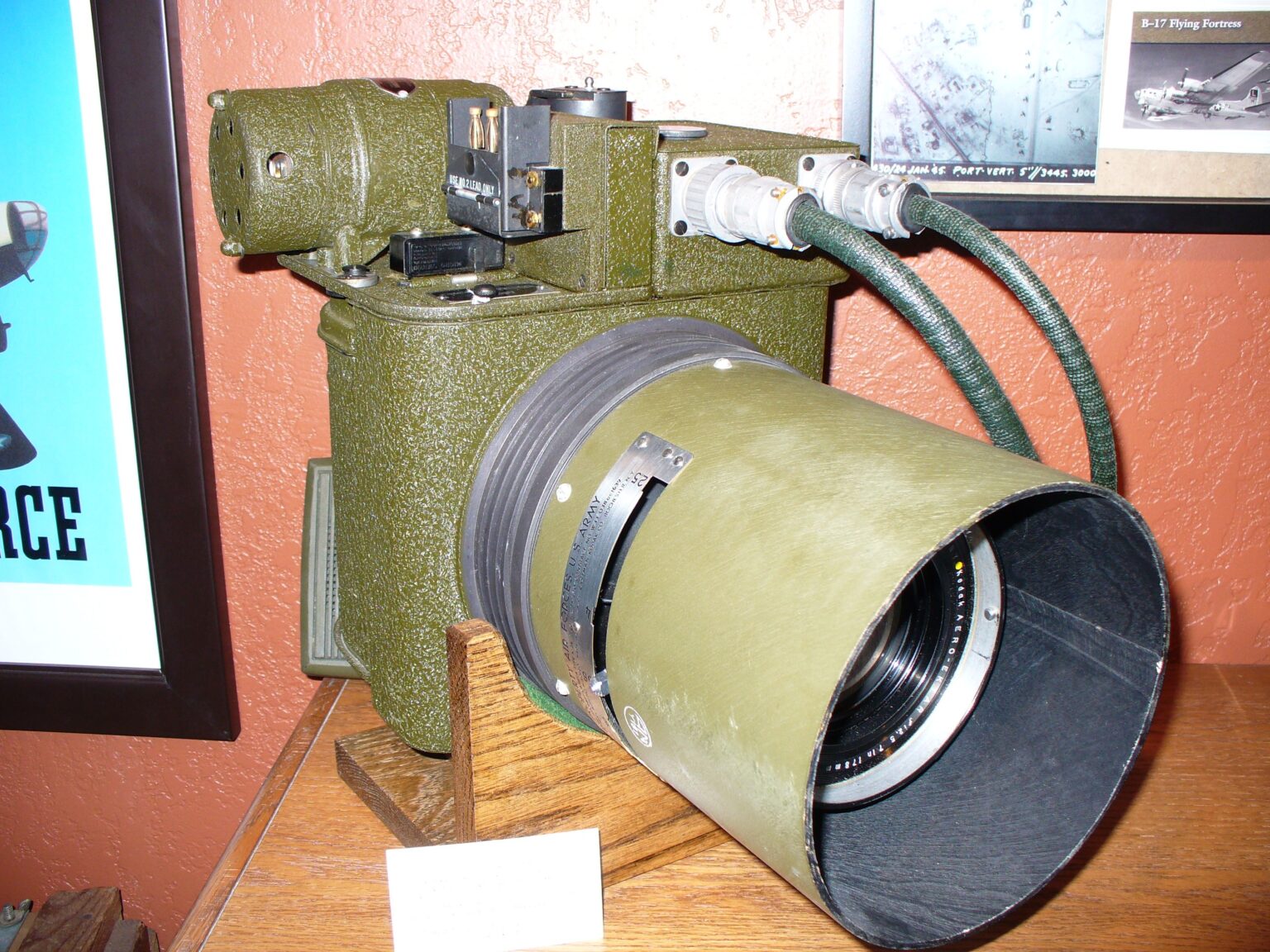 WWII K-24 Aerial Camera - USRadioguy.com